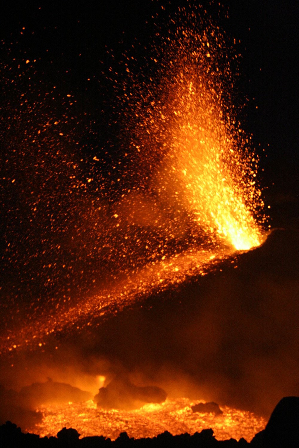 05. Mt Etna_2006_lava fountain_2 - NUSTEM
