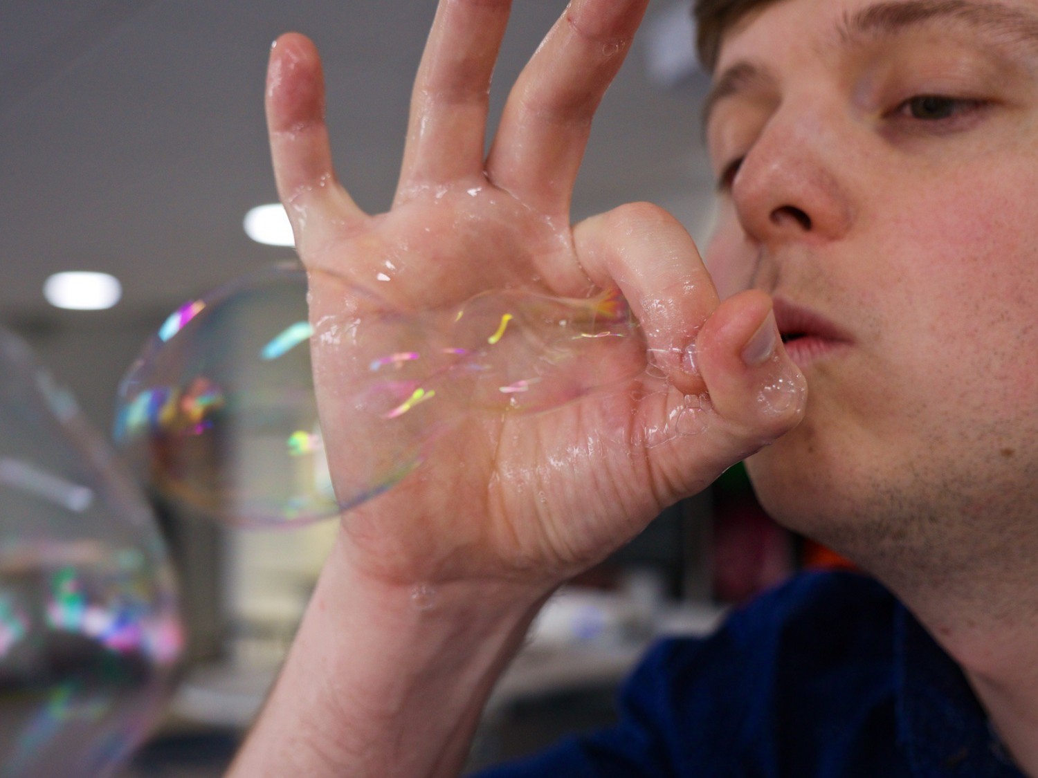Blowing bubbles using a straw - NUSTEM