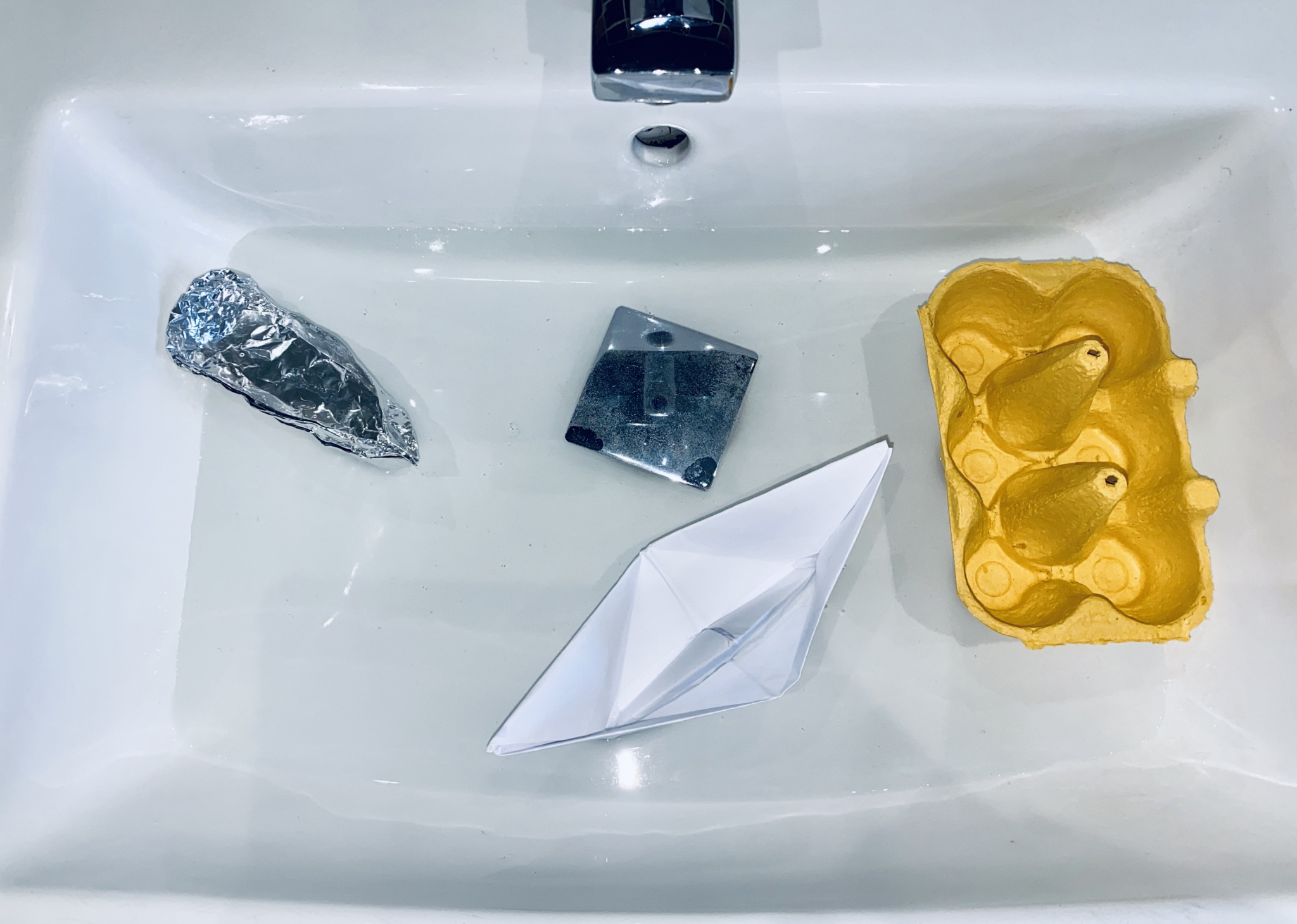 Investigating floating and sinking adult led activity - NUSTEM