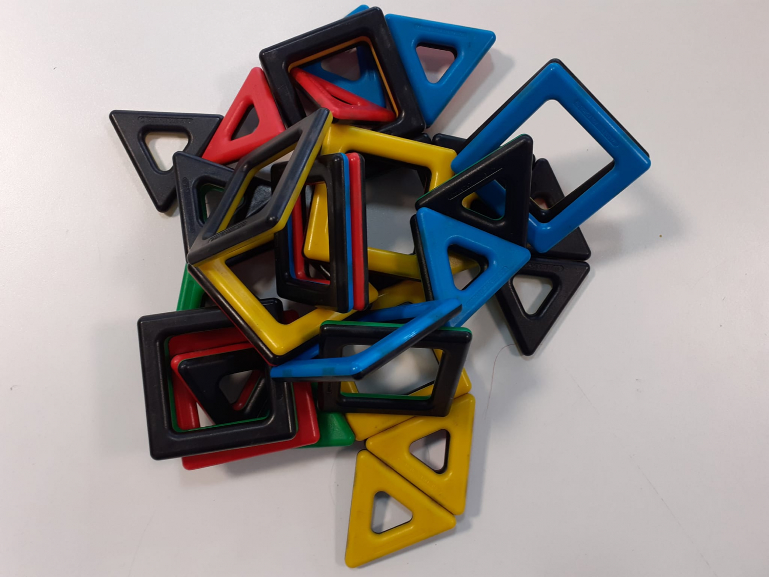 Magnetic shapes - NUSTEM