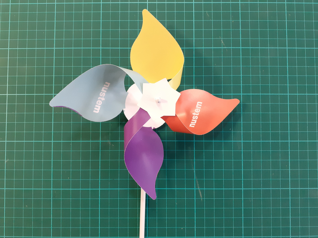 Making windmills adult led activity - NUSTEM