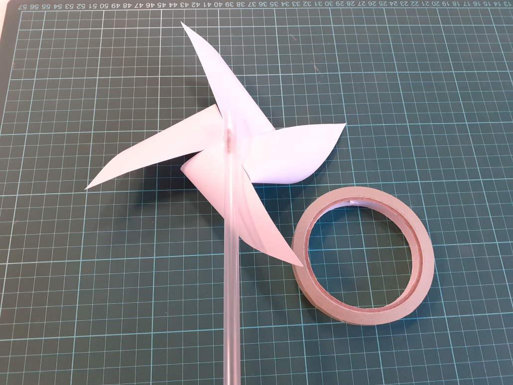 Making windmills adult led activity - NUSTEM